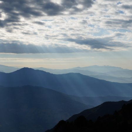 Atmosferisch Perspectief - Kleuren van veraf zijn fletser, grijzer, egaler.